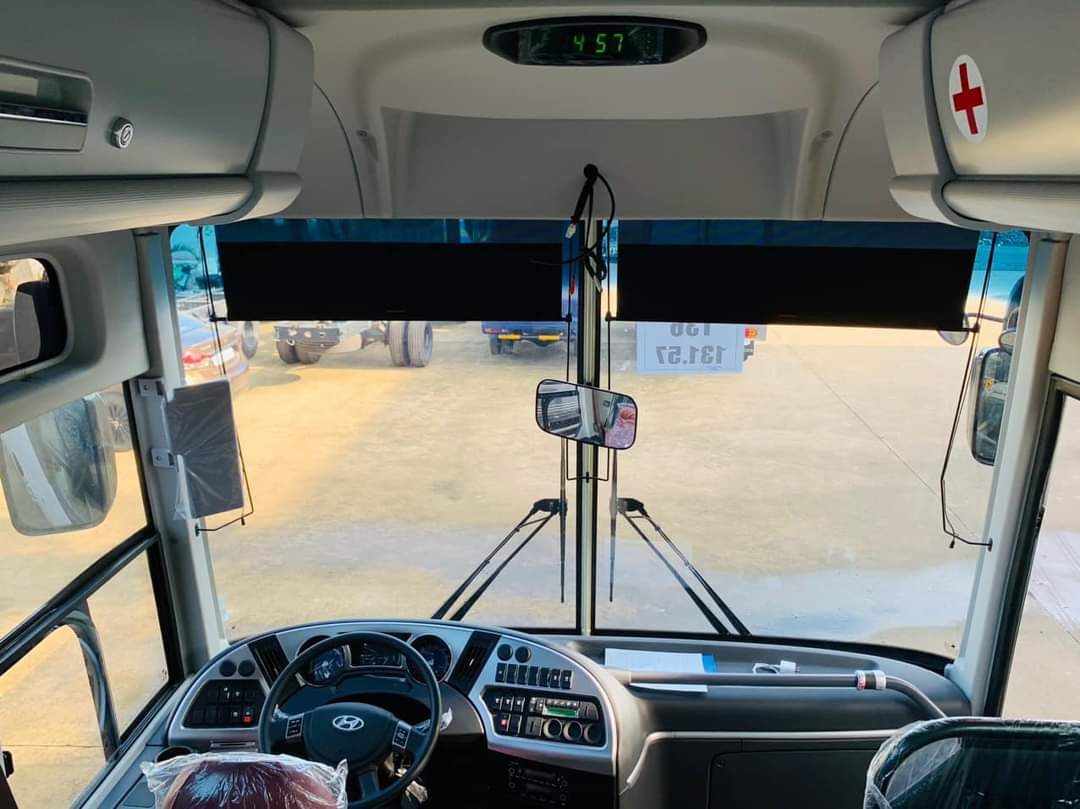 XE UNIVERSE MODERN 2023 47 CHỖ